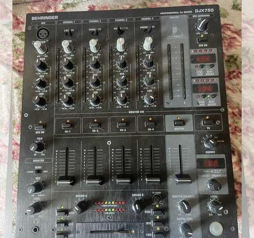 Микшерный пульт behringer djx 750