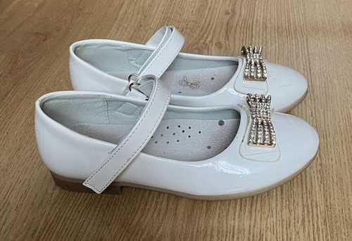 Туфли для девочки 33 размер белые