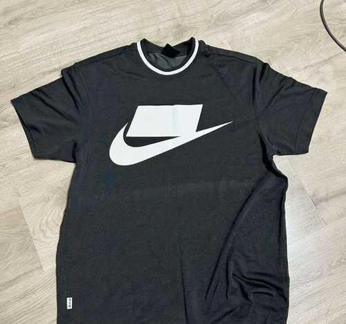 Футболка Nike NSW