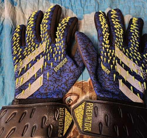 Вратарские перчатки adidas predator