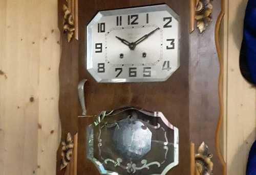 Старинные настенные часы с боем Германия