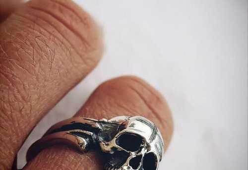 Серебряное кольцо череп с костями
