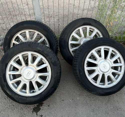 Pirelli Cinturato P1 Verde 185/60 R15 84H в сборе