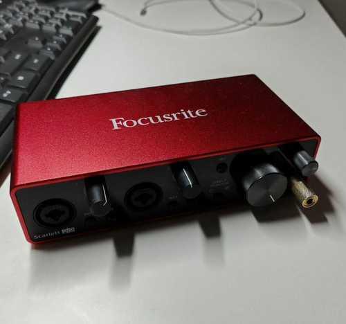 Звуковая карта focusrite 2i2