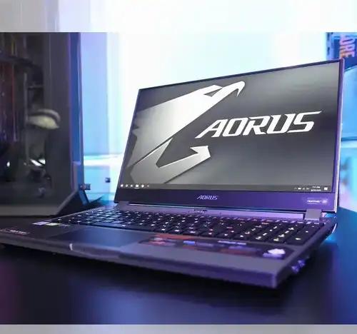 Gigabyte Aorus 15 RTX 3070 / i7 10870H / 240 Hz