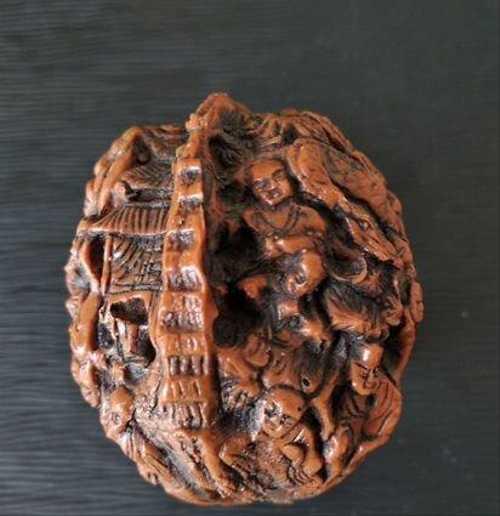 Винтажная миниатюра "Резной орех", Китай