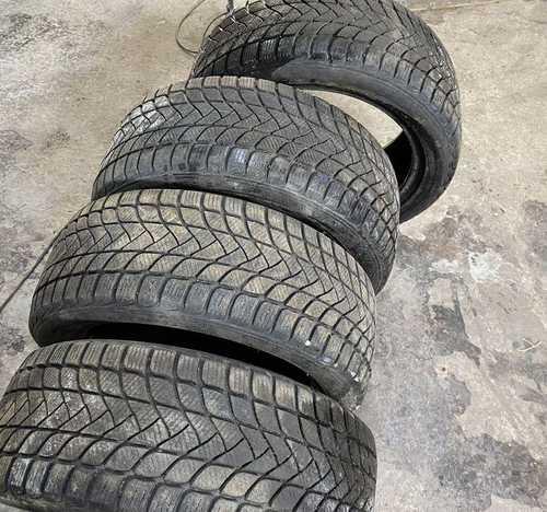 Delinte Winter WD6 215/50 R17