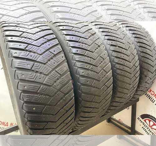 Goodyear UltraGrip Ice 215/65 R17 102V