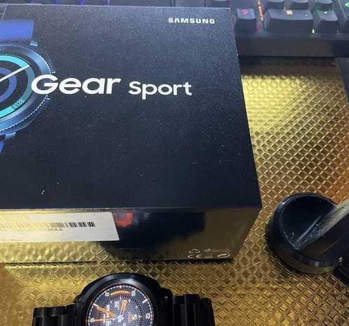 Смарт-часы Samsung Gear Sport