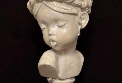 Скульптура бюст девочки