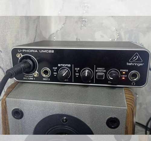 Звуковая карта behringer umc22