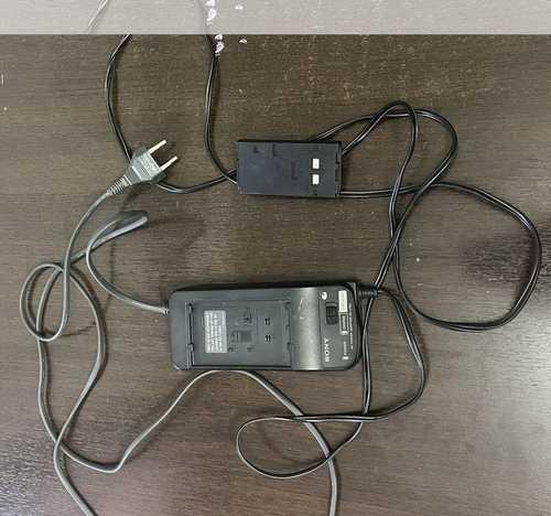 Зарядное устройство Sony AC-V16A