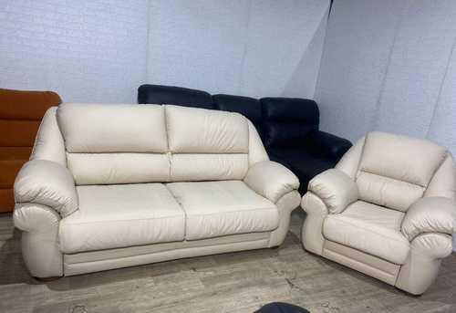 Кожаный раскладной диван и кресло