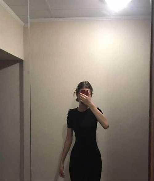 Платье черное в обтяг