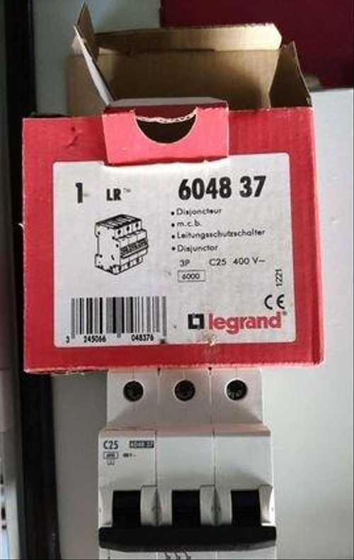 Автоматический выключатель Legrand LR 3P 25А тип C