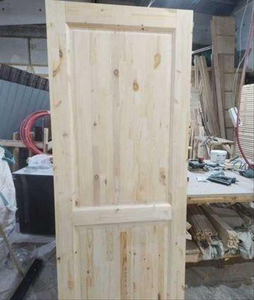 Деревянная филёнчатая дверь