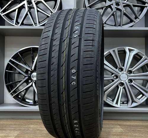 Roadstone Eurovis Sport 04 215/60 R16 99V