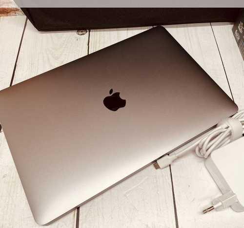 MacBook Air 13 (2020, Retina)