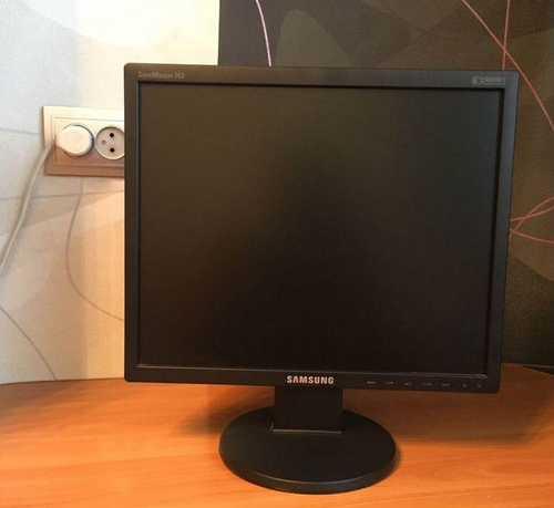 Монитор 17" Samsung "SyncMaster 743N"