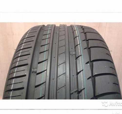 Royal Black Royal Performance 215/50 R17