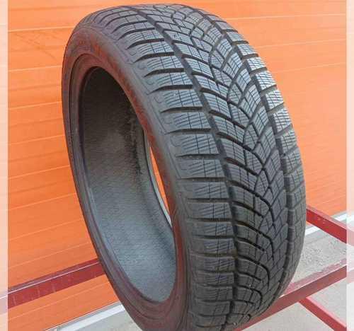 Goodyear UltraGrip Performance Gen-1 235/45 R20 100W