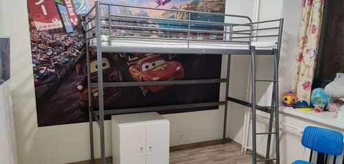 Двухъярусная кровать-чердак для подростка