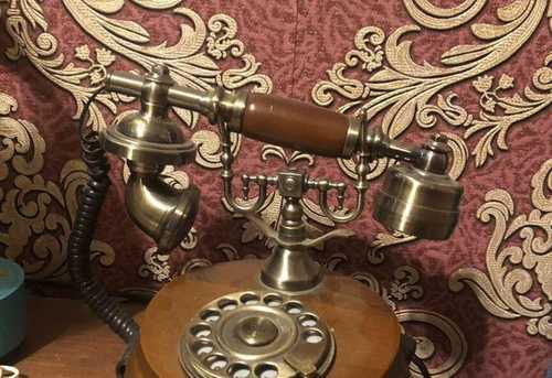 Домашний телефон в ретро стиле