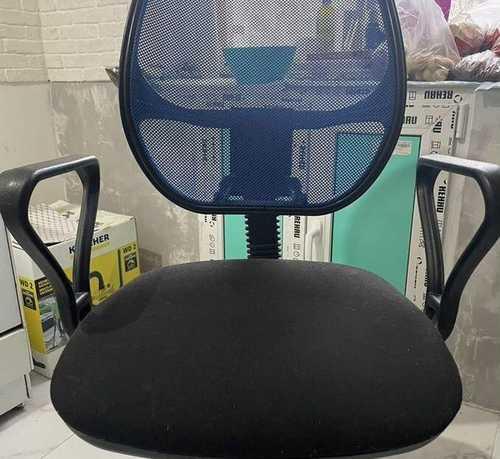 Компьютерное кресло синее регулировка по высоте
