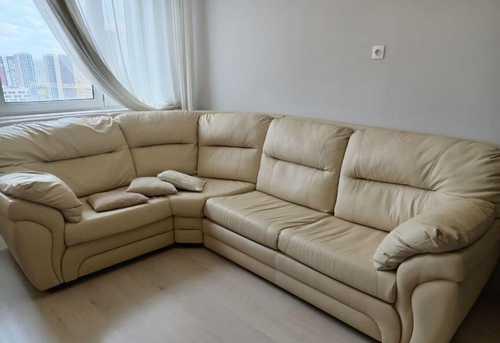 Продам большой светлый угловой кожаный диван
