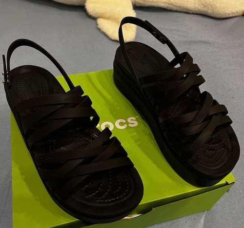 Сандалии Crocs Brooklyn Strappy Low Wdg W