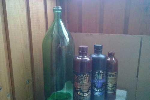Бутылки стеклянные и фарфоровые
