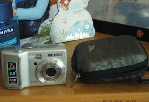 Цифровой фотоаппарат Samsung с чехлом