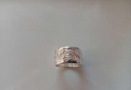 Кольцо из серебра с гравировкой