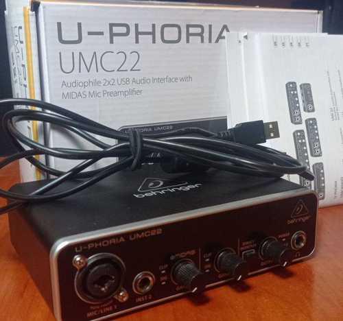 Внешняя звуковая карта behringer U-phoria UMC22