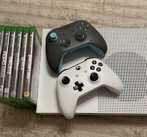 Xbox one s 1tb с двумя геймпадами