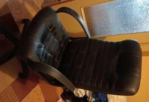 Компьютерное кресло (кресло руководителя)