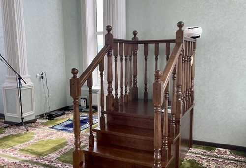 Деревянная лестница в дом под заказ