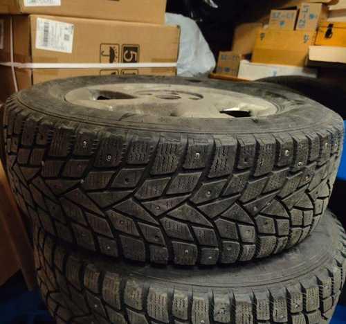 Dunlop SP Ice Sport 215/65 R16 80U