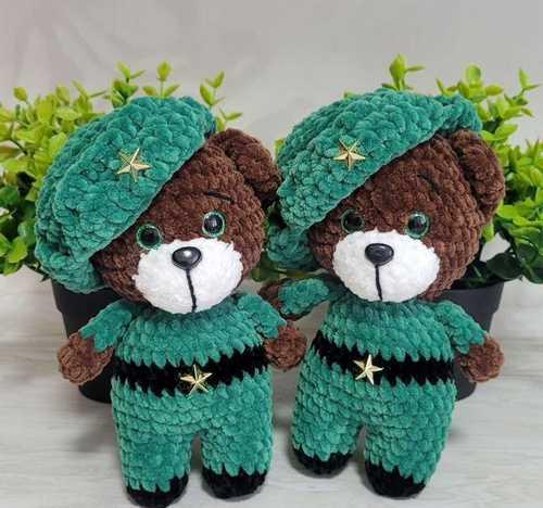 Вязаная игрушка Мишка солдатик