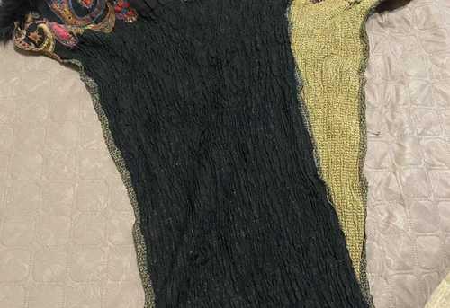 Шерстяной шарф-палантин с вышивкой и мехом