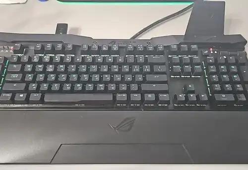 Механическая клавиатура asus ROG GK2000