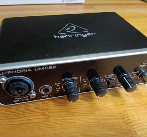 Внешняя звуковая карта behringer UMC22