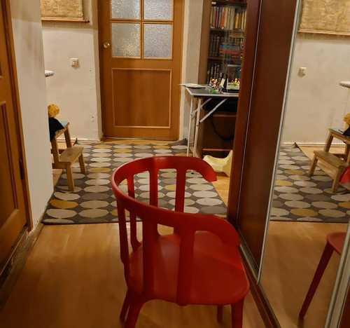 Продам четыре стула IKEA, цвет красный, состояние