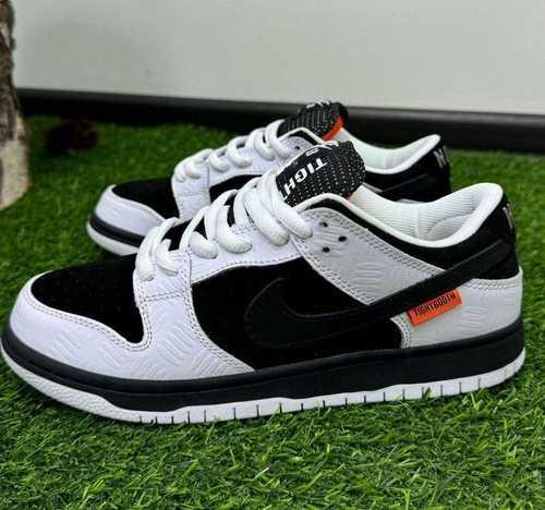 Nike SB Dunk Low x tightbooth