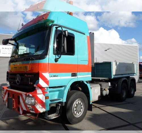 Pазбираем грузовик Mercedes-Benz Actros mpiii 2009