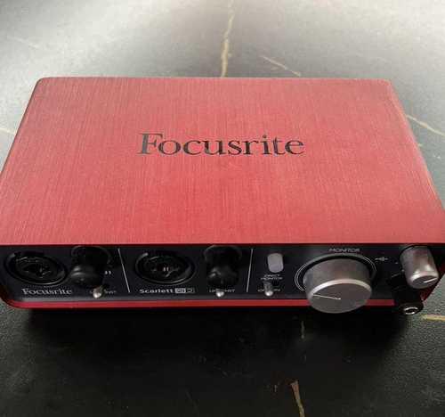 Звуковая карта Focusrite Scarlett 2i2