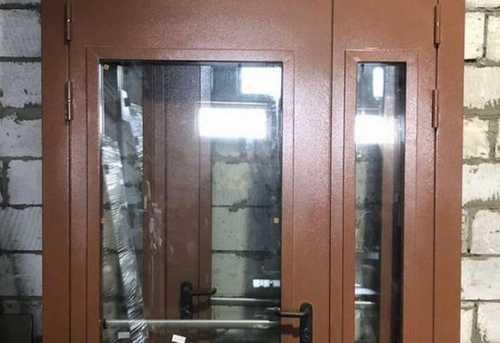 Дверь металлическая двухстворчатая со стеклом