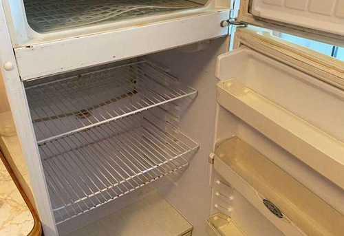 Продам старый холодильник двухкамерный
