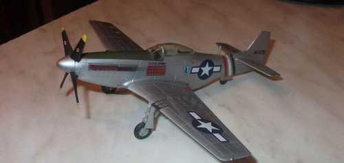 Модель самолета North American P-51 Mustang