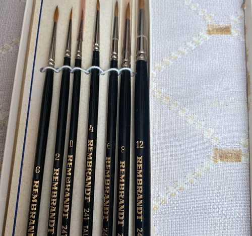 Кисти художественные Rembrandt 241 красный соболь